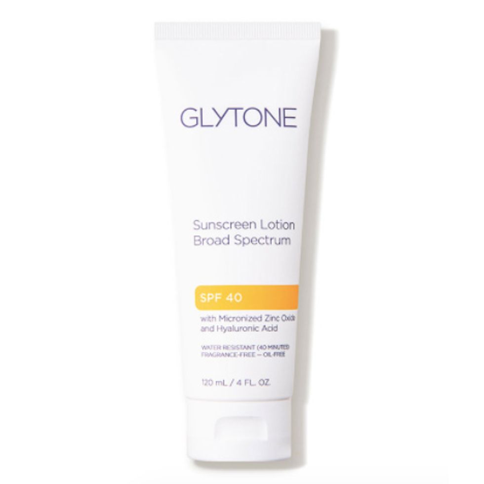 A Safety Guide for Chemical Sunscreen vs Physical Formulas - Coveteur ...