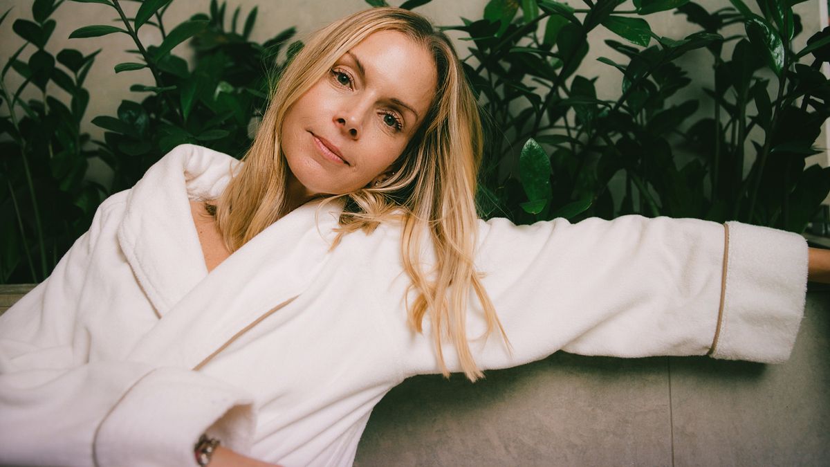 Meredith Melling’s Hero Product Is Laura Mercier - Coveteur: Inside ...